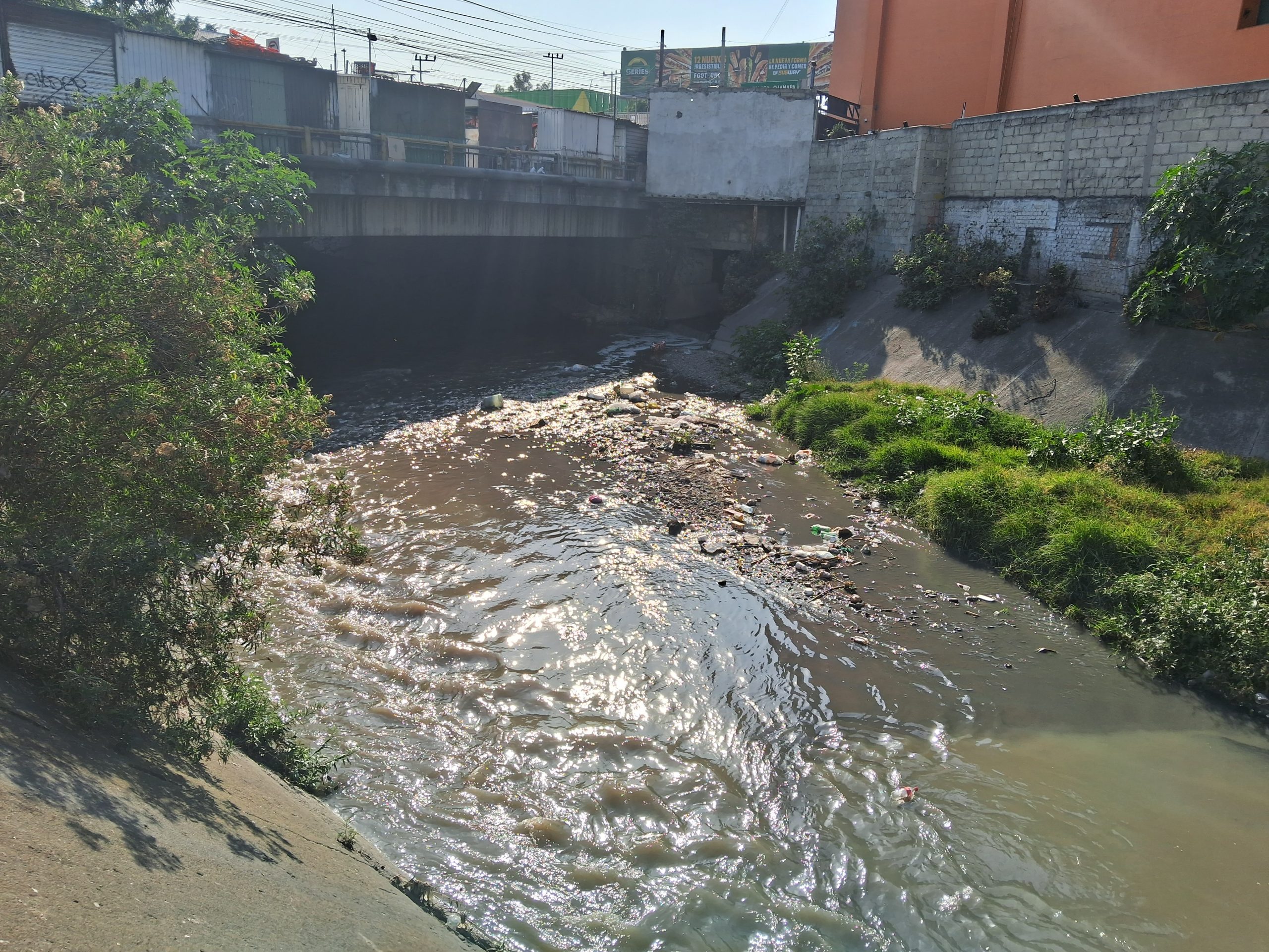 La Contaminación de los Ríos en las Principales Urbes: Una Crisis ...